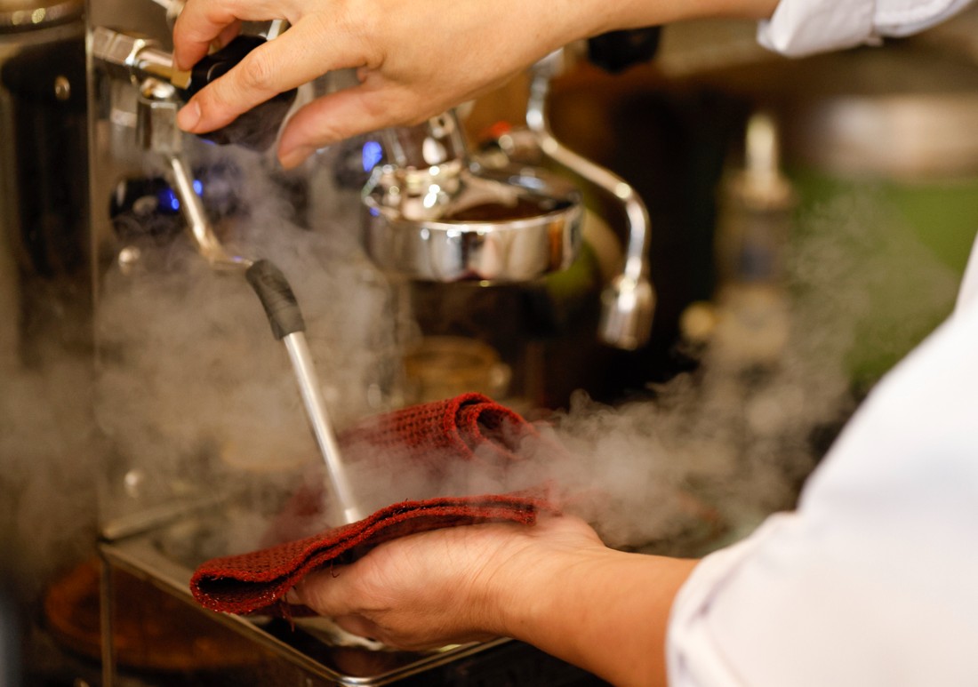 How to Clean a Coffee Maker Without Vinegar | Kitchen Institute